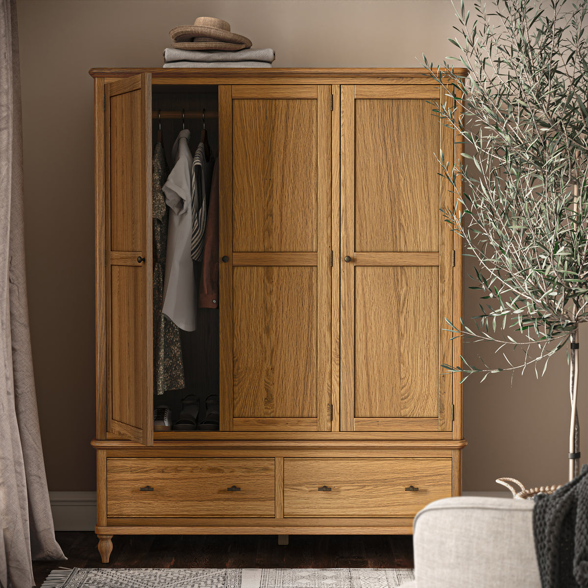 Alderley Oak Triple Wardrobe with 2 Drawers for Bedroom | Roseland
